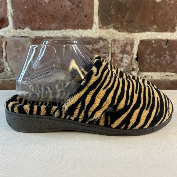 Vionic | Shoes | Vionic Gemma Tiger Mule Slide On Slipper Sz 6 | Poshmark